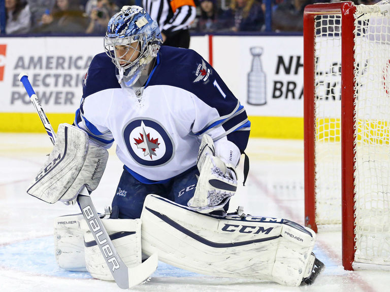 Comrie, Gillies record 1st NHL wins on same night | theScore.com