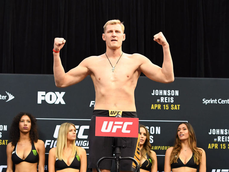 All fighters on point at UFC London weigh-ins | theScore.com
