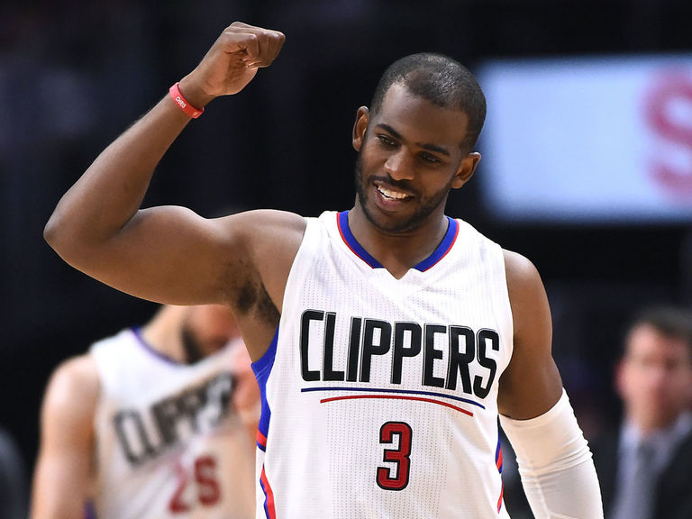 Watch: CP3 gives jersey to young Clippers fan in Utah | theScore.com
