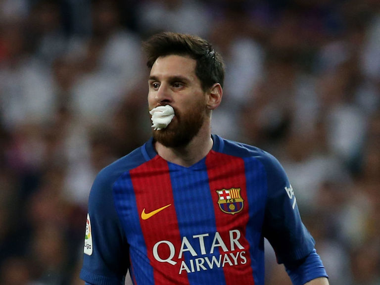 Watch: Messi bloodied by elbow to the face from Marcelo | theScore.com