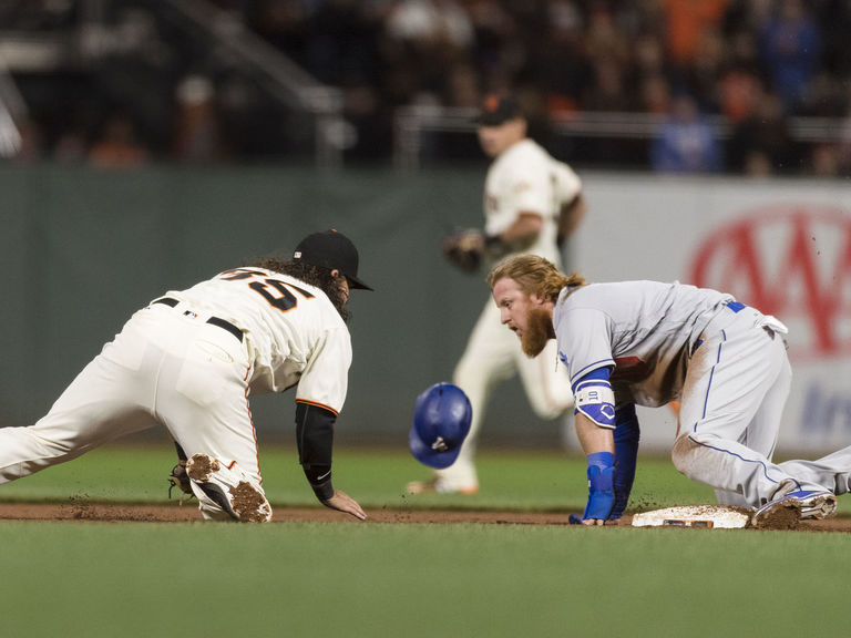 Watch: Posey picks off Turner at 2nd to down Dodgers | theScore.com