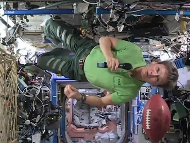 Watch: Texans announce 4th-round pick from outer space | theScore.com