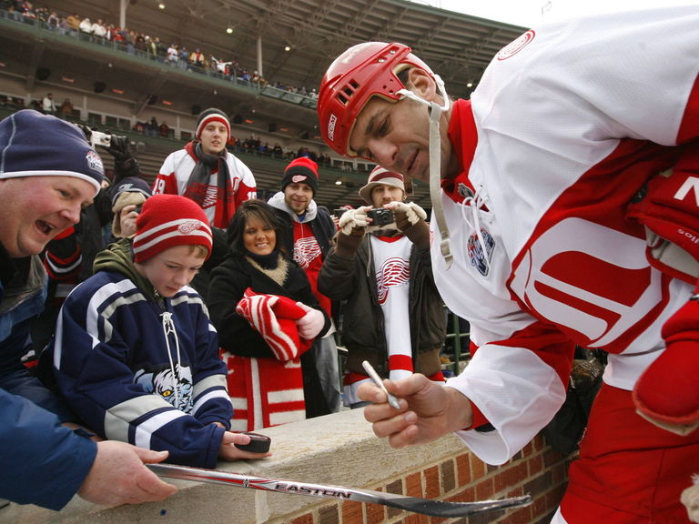 GIF: Chris Chelios puts on a show at Winter Classic Alumni Game ...