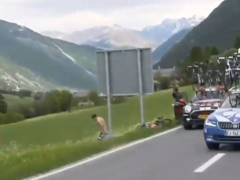 Watch: Cyclist takes emergency bathroom break in middle of race ...
