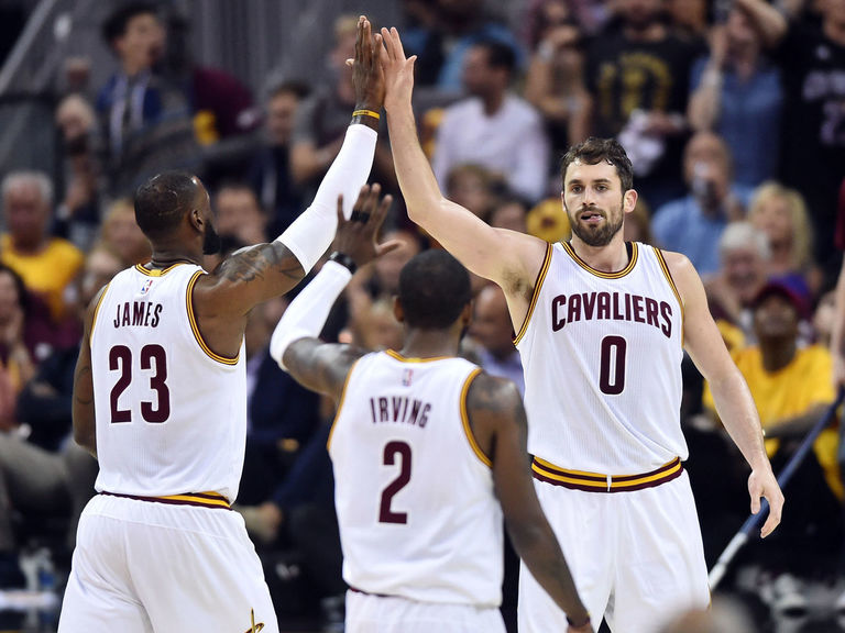 Watch: Love finds LeBron with picture-perfect outlet pass | theScore.com