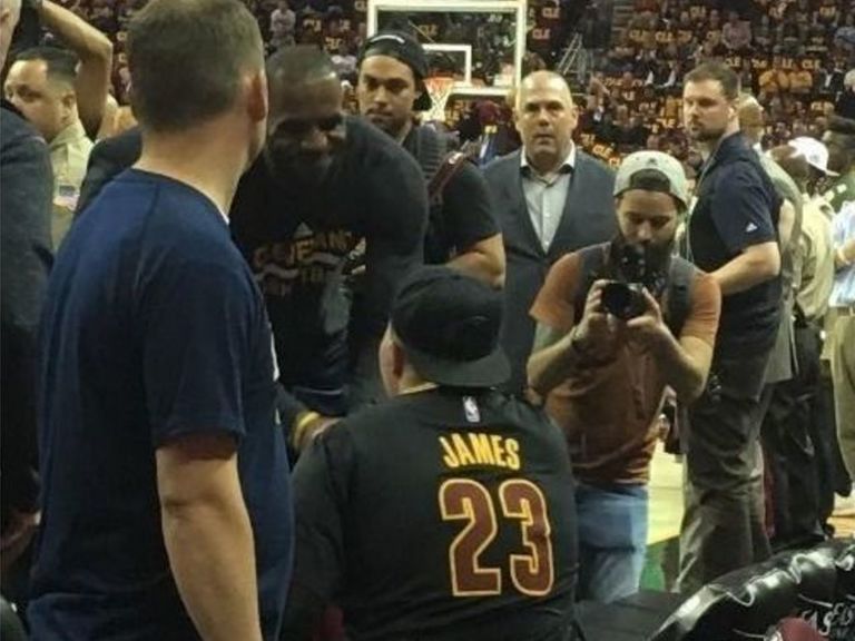 Terminally ill teen meets LeBron thanks to social media campaign ...