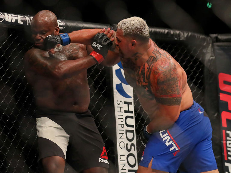 Hunt picks up 4th-round TKO win over Lewis at UFC Auckland | theScore.com