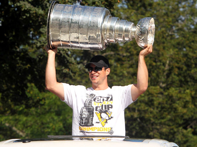 Crosby spends 30th birthday with Stanley Cup in Halifax, Ri…