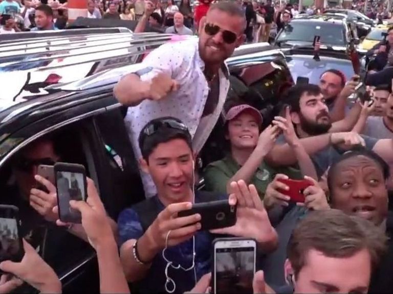 Watch: McGregor doppelganger fools hoards of fans in NYC | theScore.com