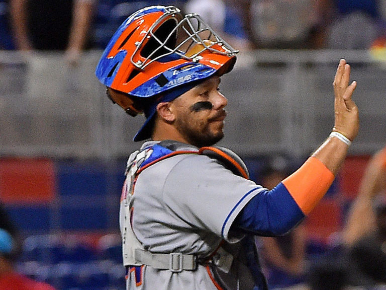 Cubs claim Rene Rivera off waivers from Mets | theScore.com