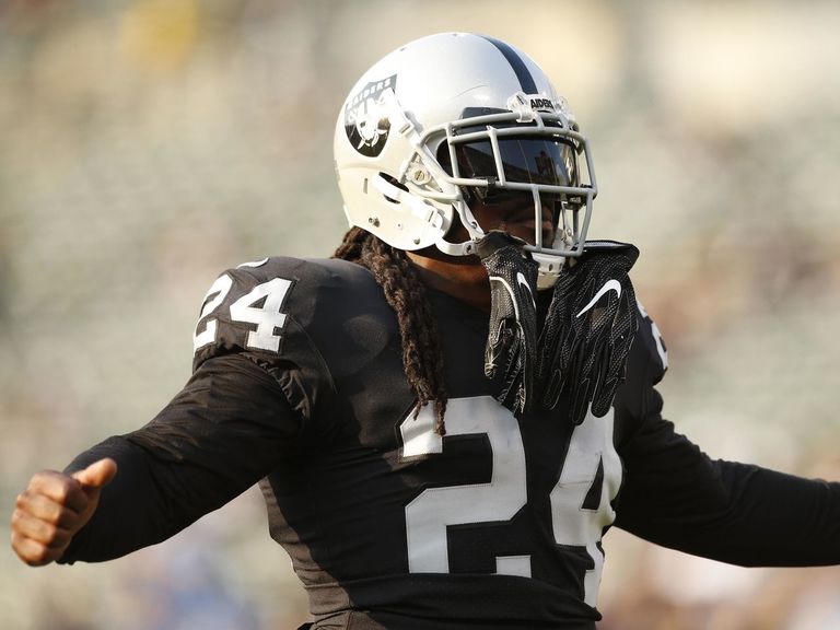 Watch: Lynch looks like old self on 1st run as Raider | theScore.com