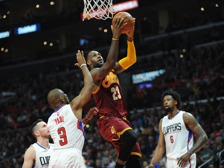 CP3 shares incredible throwback photo with young LeBron | theScore.com