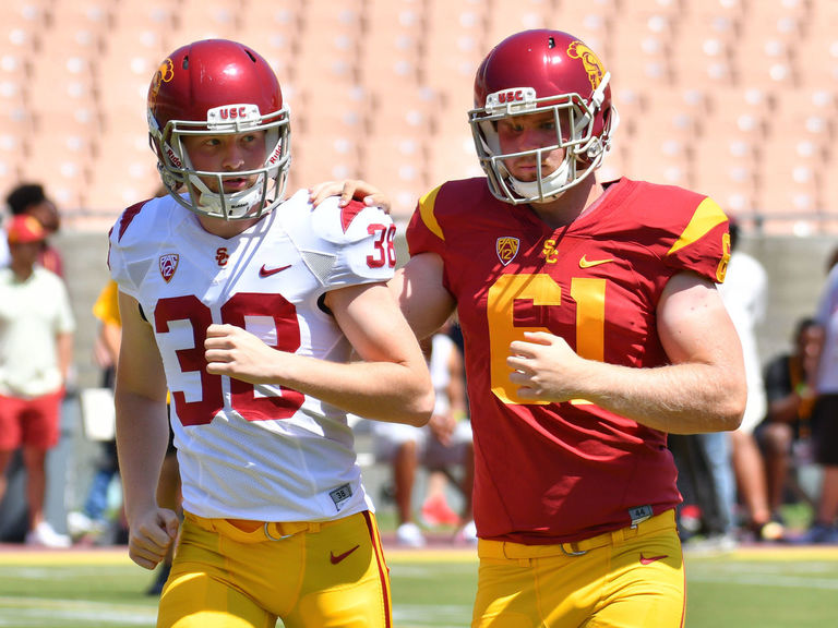 Watch: Blind long snapper Jake Olson gets 1st appearance with USC | theScore.com
