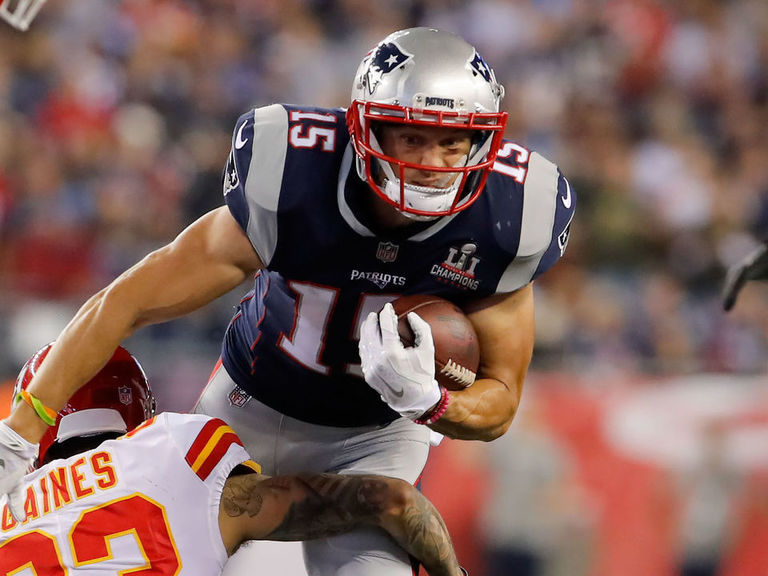 Chris Hogan returns vs. Dolphins after missing 4 games | theScore.com