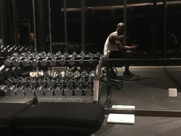 Look: Kobe keeping up early workouts in retirement | theScore.com
