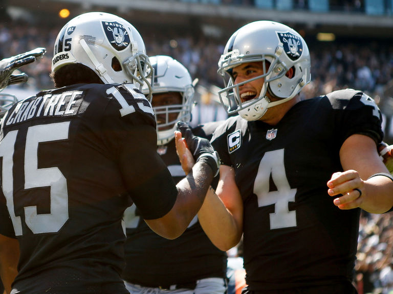 Raiders' Crabtree dominates Jets with 3 TD catches | theScore.com