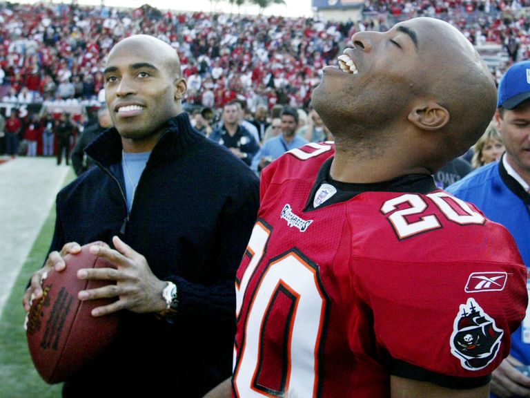 Barber twins to call Buccaneers-Giants Week 4 matchup | theScore.com