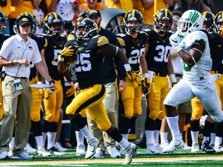 Watch: Iowa's Wadley takes seam pass 70 yards to the house | theScore.com