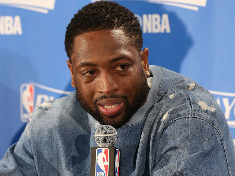 Cavs officially sign Wade | theScore.com