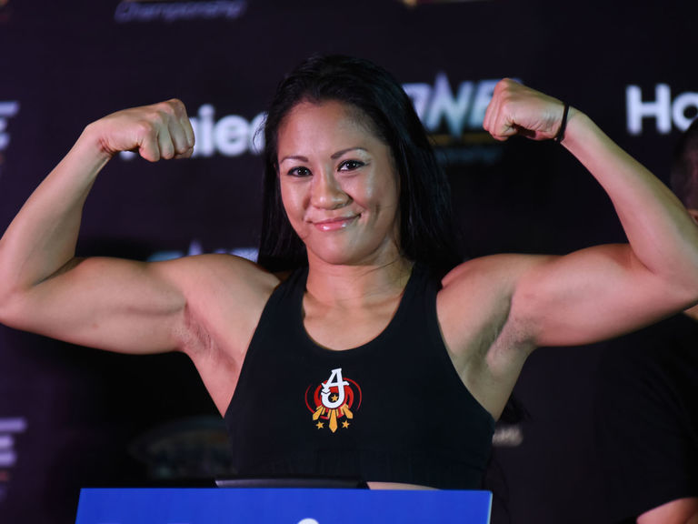 Pro boxer Ana Julaton to make Bellator debut in late October | theScore.com