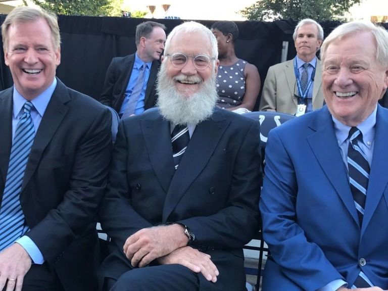 Watch: Letterman roasts Manning at statue ceremony | theScore.com