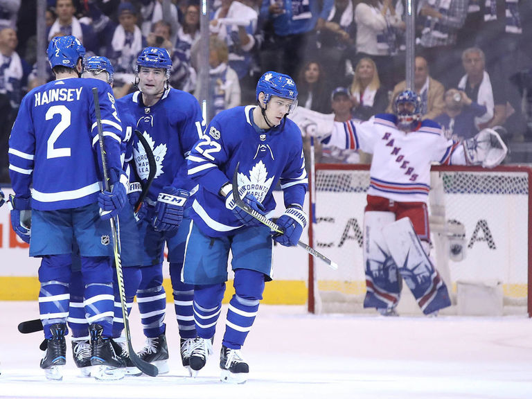 Maple Leafs edge Rangers in wild 13-goal affair | theScore.com