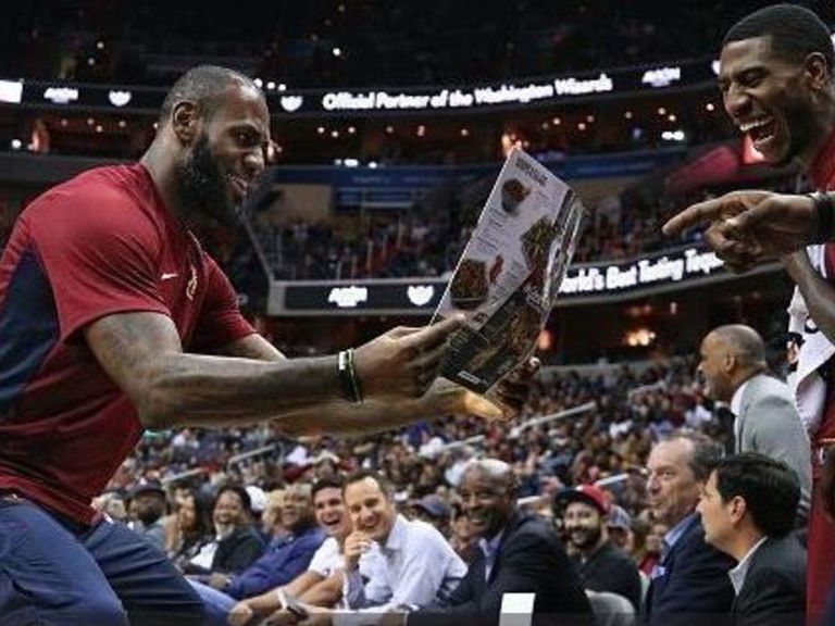 Look: LeBron celebrates Green's dunk by pretending to order food off ...