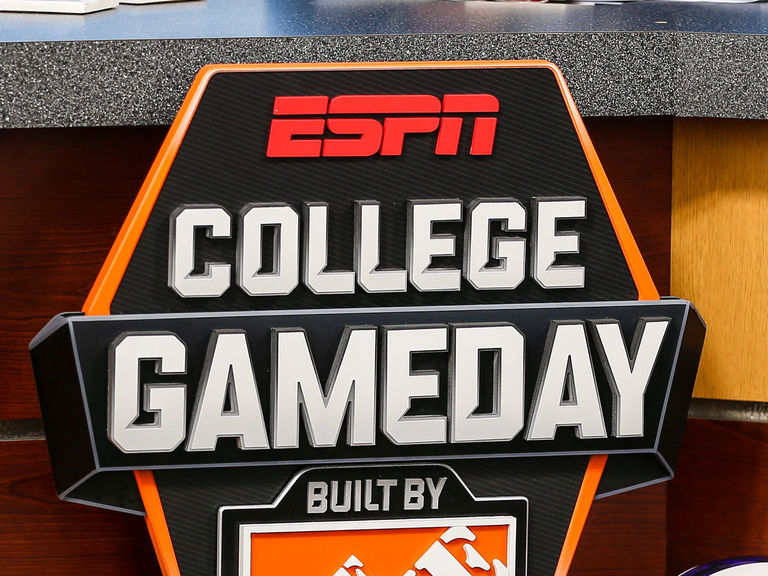 The best College GameDay fan signs from James Madison | theScore.com