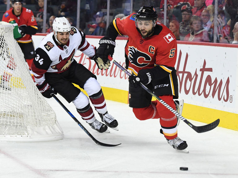 Coyotes' Rinaldo returns for 1st NHL game in 20 months | theScore.com