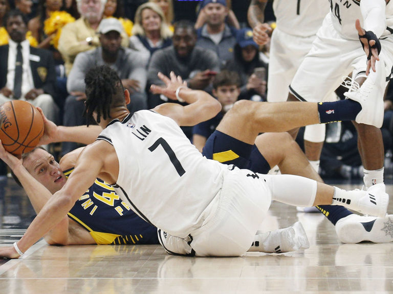 Jeremy Lin in tears after suffering apparent non-contact knee injury ...