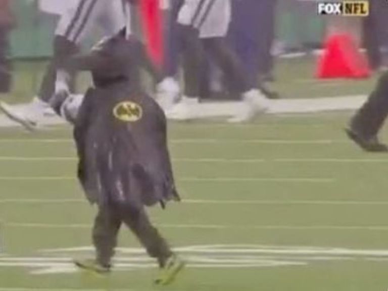 Watch: Kid dressed as Batman runs onto field during Jets-Falcons ...