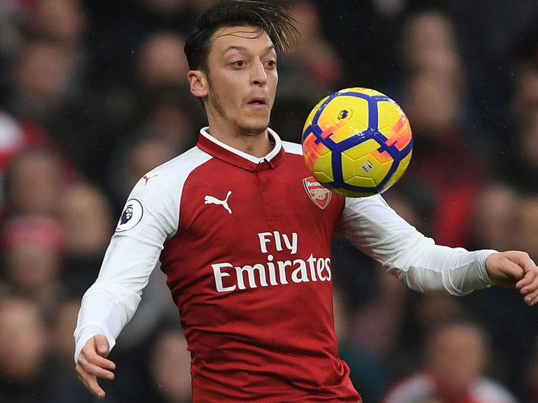 Ozil signs new long-term contract with Arsenal | theScore.com
