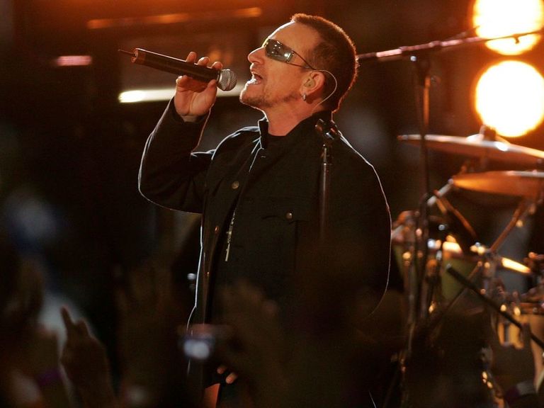 Bono praises Brady's 'low-key' humanitarian efforts | theScore.com