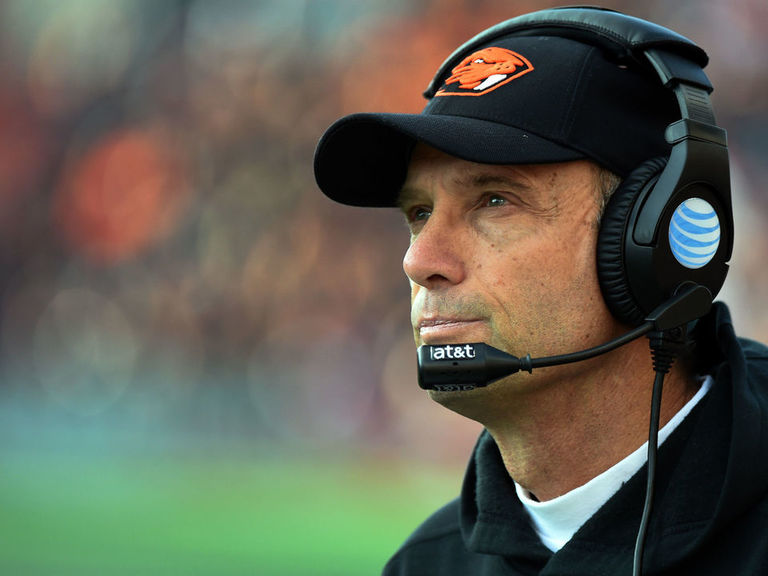 New Oregon State coach Smith hires Mike Riley as assistant | theScore.com