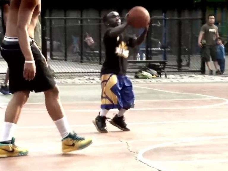 'Mini Michael Jordan': 4-foot-5 hoopster starring for Globetrotters ...