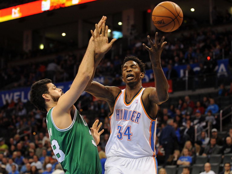 GIF: What did Hasheem Thabeet just pull out of his hair? | theScore.com