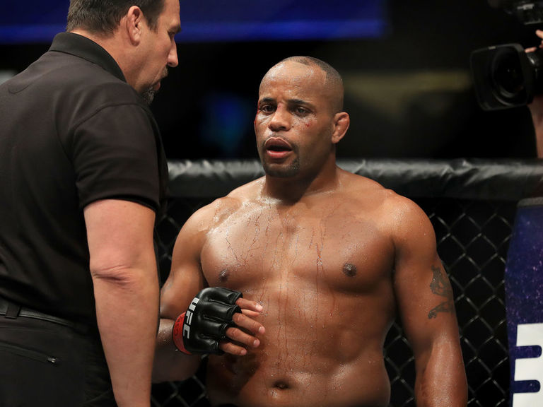 Cormier feels like he's 'fighting for a vacant title again' at UFC 220 ...
