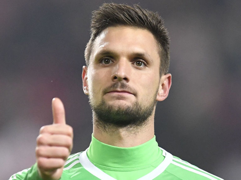 Germany goalkeeping hopeful Ulreich extends Bayern deal | theScore.com