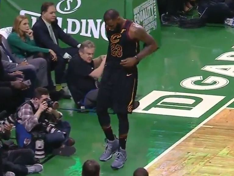 Watch: Cavs suffer scare as LeBron bumps knees, limps off | theScore.com