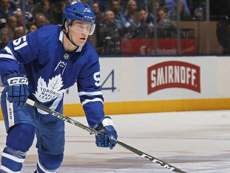 Maple Leafs' Gardiner leaves game with muscle spasm | theScore.com