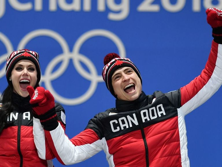 Twitter loves beer-swilling Scott Moir yelling at gold-medal game refs ...