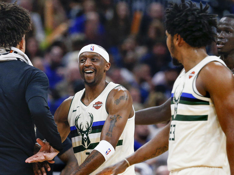 Watch: Pelicans narrowly avoid defeat as Terry's 3-pointer comes just ...