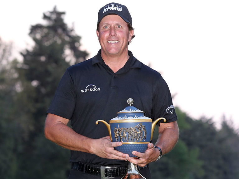 Mickelson earns 1st win since 2013 by beating Justin Thomas in playoff ...