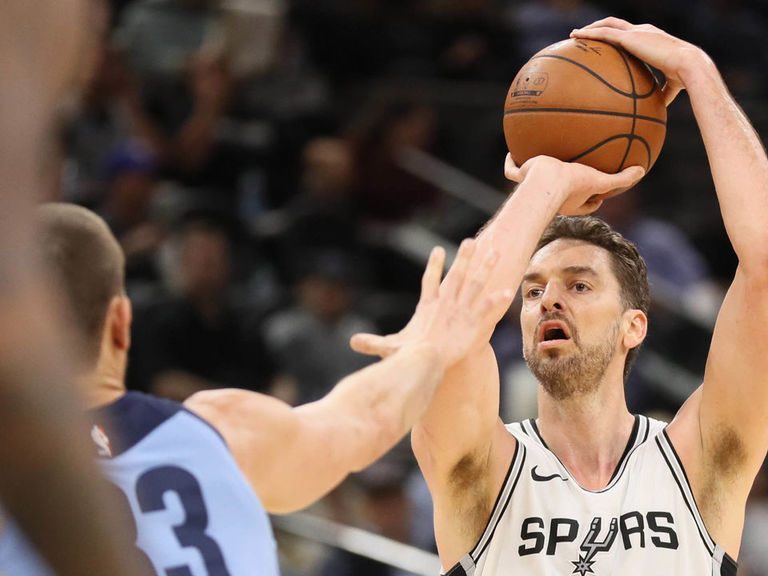 Spurs' Gasol suffers 'bad' shoulder injury in collision with brother ...