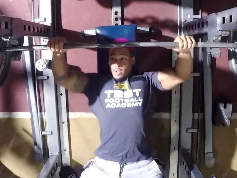 Odell Beckham's ripped cousin takes on pro bodybuilder in bench press ...