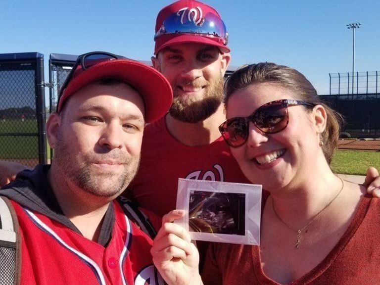 Harper helps Nationals fan learn he's about to become a dad | theScore.com