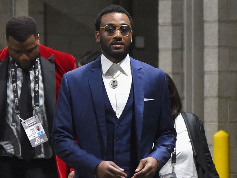 Wall is 10-15 lbs lighter since knee surgery but 'no idea' of return ...