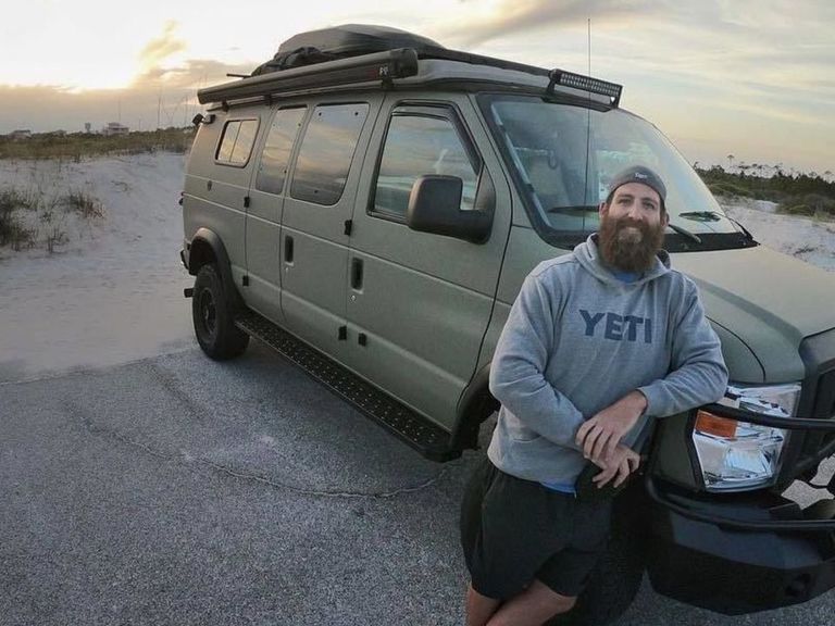 Ex-NFLer Joe Hawley spending next 6 months traveling U.S., living out ...