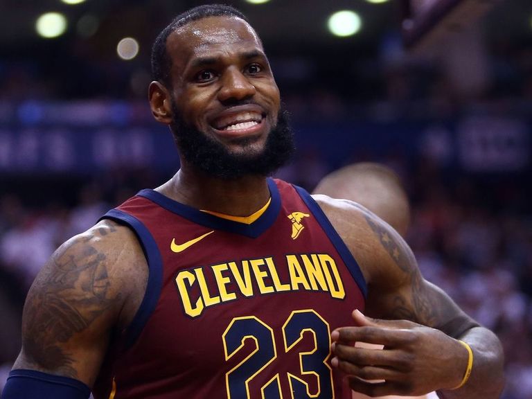 LeBron's brilliance proves too much for Raptors ... again | theScore.com