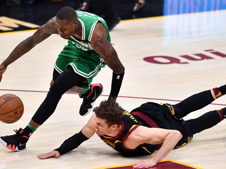 At 37, Kyle Korver's hustle inspires Cavs throughout crucial Game 4 win ...